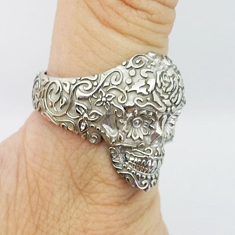 Mexican skull ring for men in 18k gold